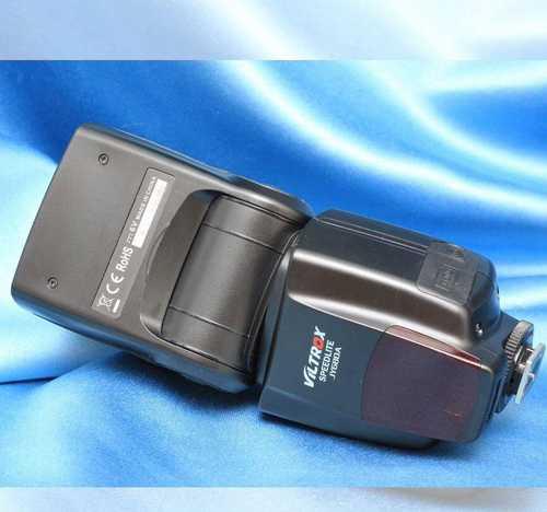 Фотовспышка универсальная Viltrox Speedlite JY680A