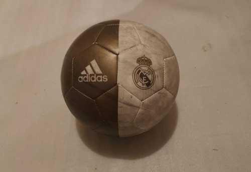 Футбольный мяч adidas real madrid