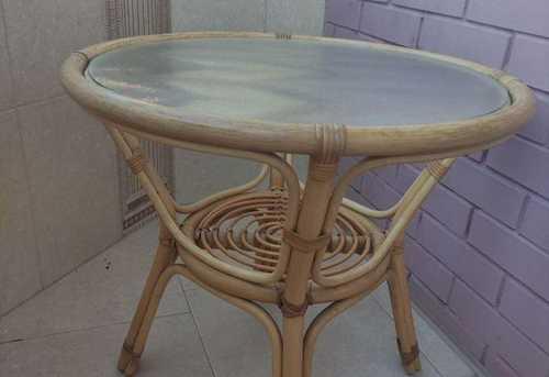 Кофейный столик из ротанга