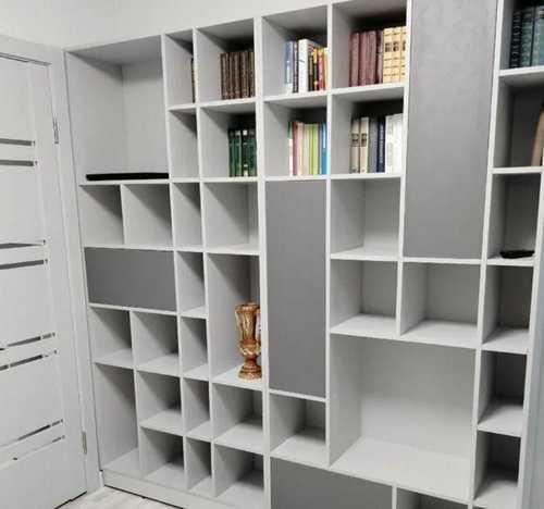 Книжный стеллаж