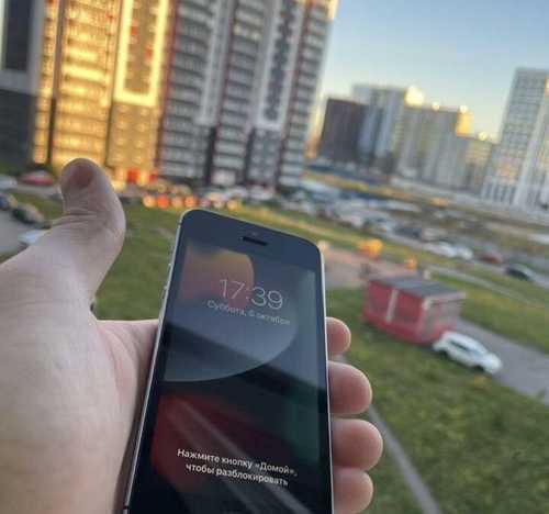 iPhone SE, 32 ГБ