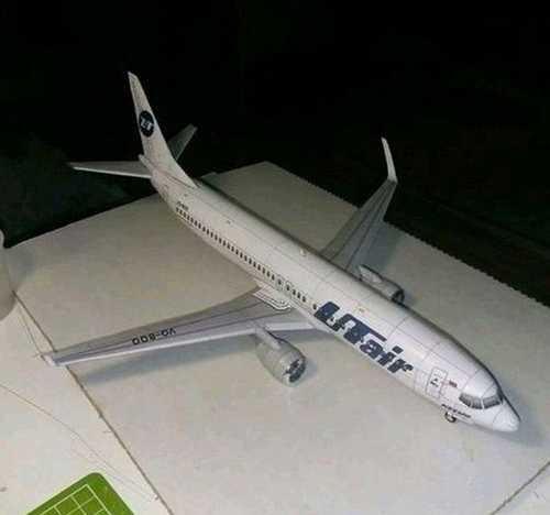 Модель самолёта 737 Utair 40см