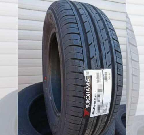 Yokohama BluEarth-ES ES32 215/60 R16 99V