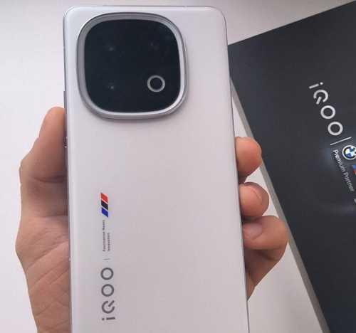 Vivo iQOO 13, 12/256 ГБ