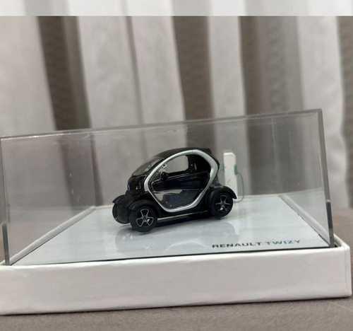 Модель автомобиля renault twizy 1:43