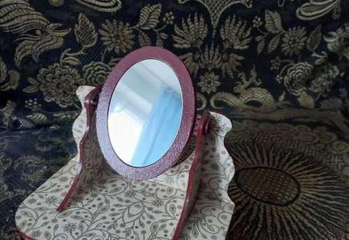 Игрушечный комод с зеркальцем