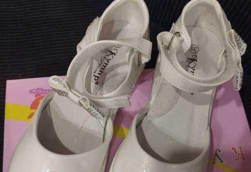 Туфли для девочки 31 размер новые