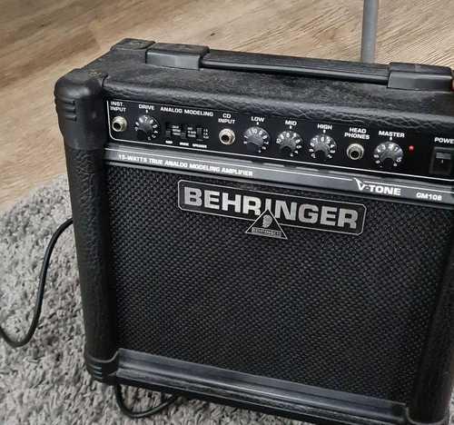 Гитарный комбоусилитель Behringer