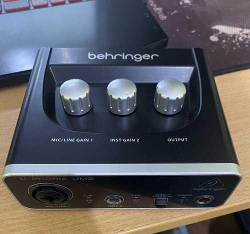 Звуковая карта behringer um2