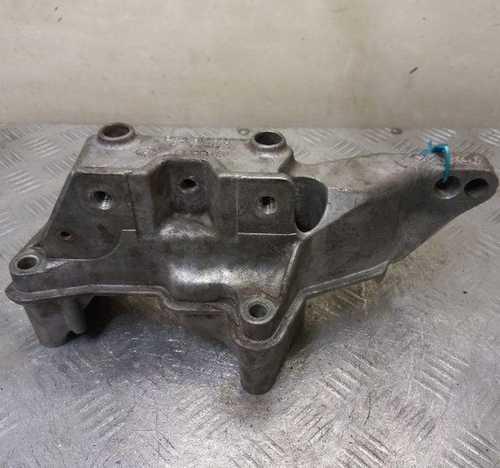 Кронштейн двигателя Volkswagen Bora 1.4 16V AXP