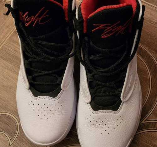 Nike air jordan max aura 4