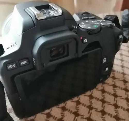 Зеркальный фотоаппарат Canon EOS 250D Kit