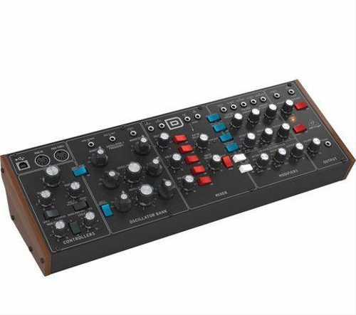 Синтезаторы Behringer model D