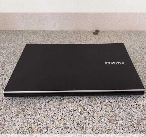 Ноутбук Samsung NP300V5A-S0URU