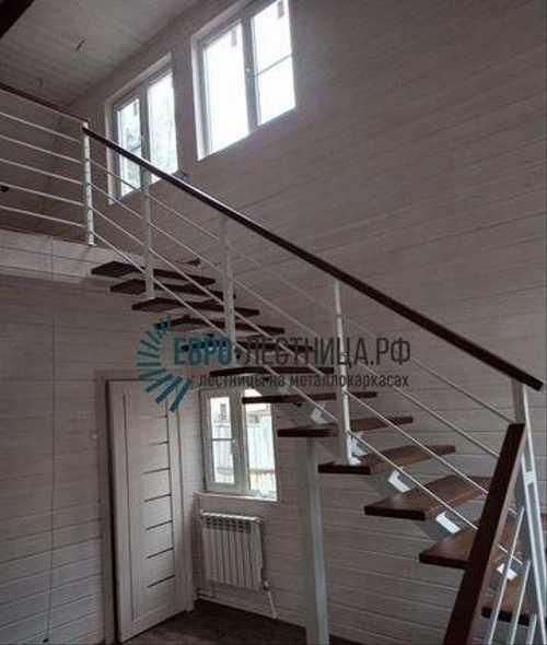Лестница с перилами Горизонт
