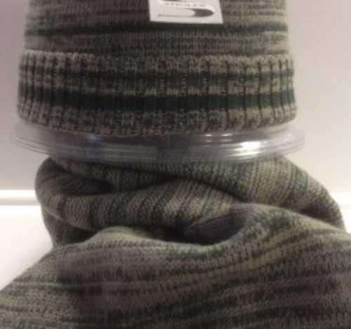 Комплект женский (шапка+ шарф) новый, фабричный