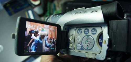 Цифровая видеокамера panasonic mini DV