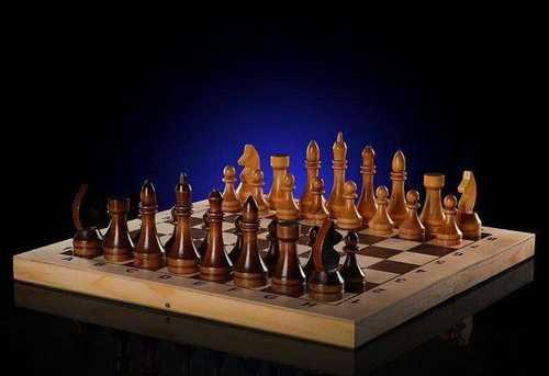 Шахматы: деревянная доска и фигуры; 30х30 см