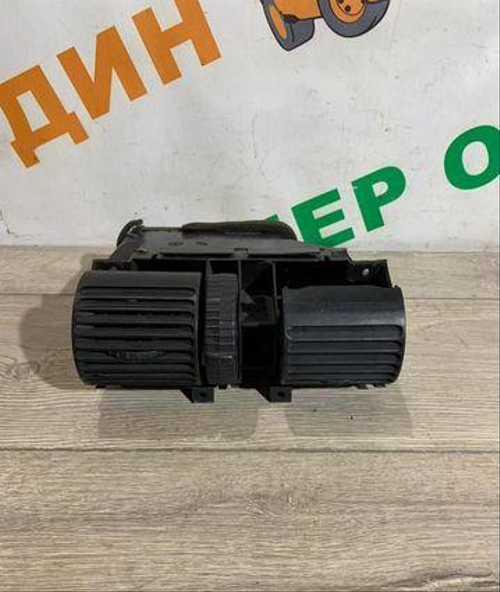 Дефлектор воздушный центральный,решетка вентиляци
