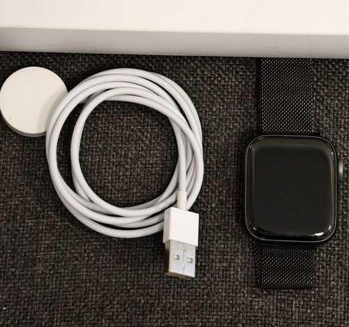 Apple Watch SE 2020 44mm Space Gray