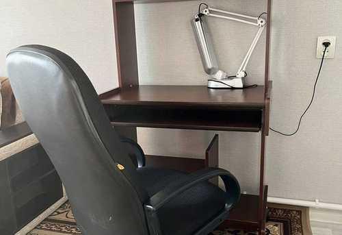 Компьютерное кресло со столом