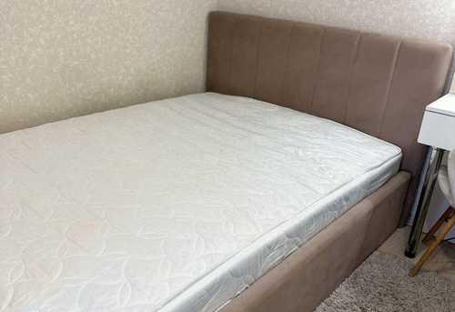 Двуспальная кровать с матрасом 140x200