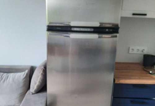 Холодильник на запчасти или на ремонт whirlpool