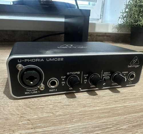 Звуковая карта behringer umc22