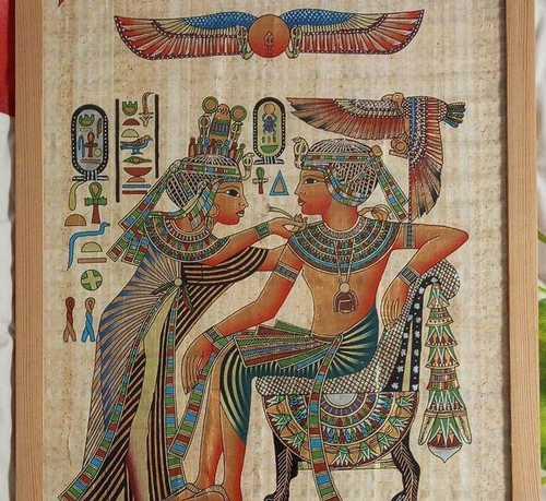 Картина в рамке на папирусе