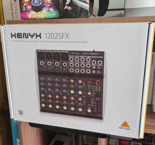 Behringer Xenyx 1202SFX микшерный пульт