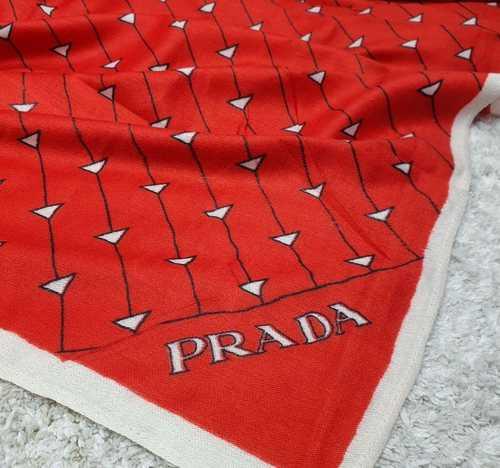 Тёплый платок Prada красный