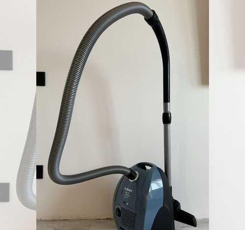 Продам пылесос Bosch (отлично работает)