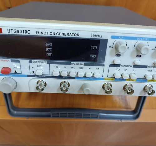 Генератор сигналов UNI-T UTG 9010C 10 MHz