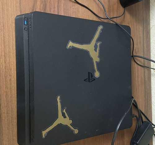 Playstation 4 slim