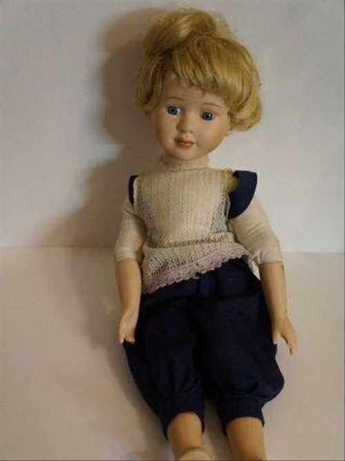 Кукла фарфоровая с текстилем коллекционная