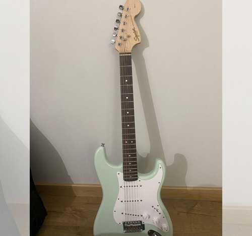 Электрогитара для начинающих Fender Stratocaster