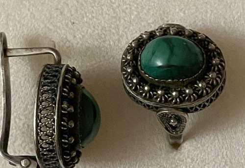 Комплект серьги и кольцо из серебра с малахитом