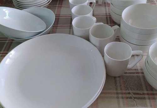 Фарфоровая посуда белая из 42 предметов