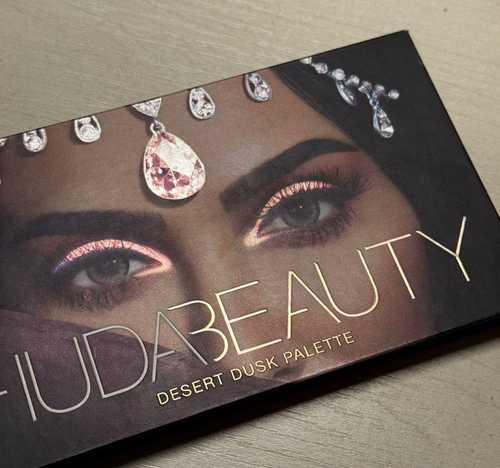 Huda beauty палетка