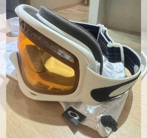 Горнолыжные очки oakley