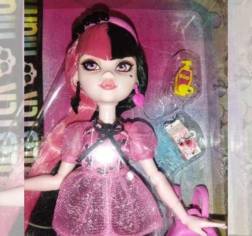 Кукла Monster High Day Out Draculaura новая Маттел