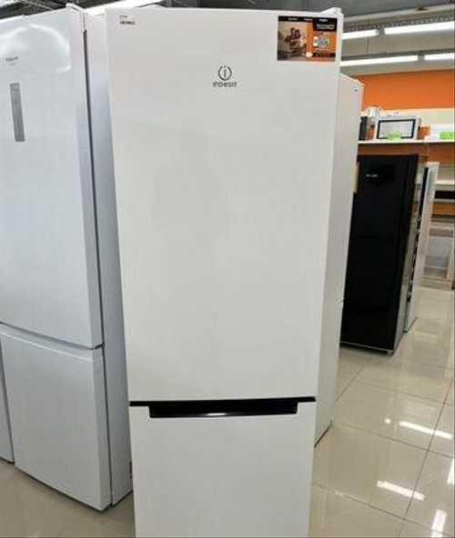 Холодильник Indesit DSN 18 310л 185см белый