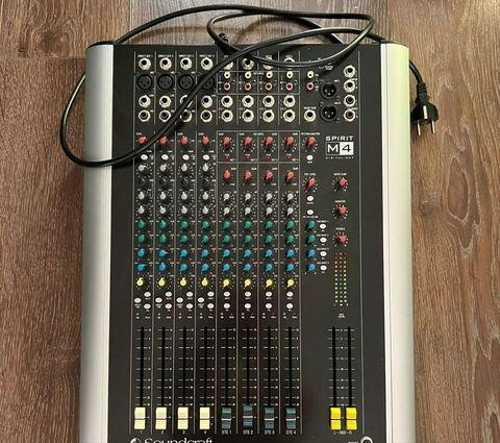 Микшерный пульт Soundcraft Spirit M4