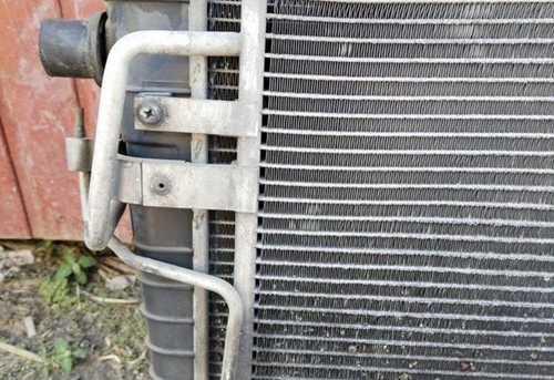 Радиатор охлаждения двигателя Hyundai Tucson JM