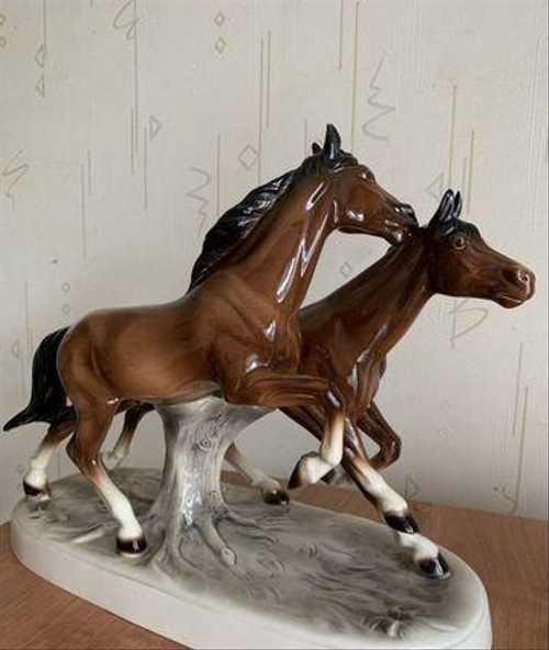 Статуэтка Hertwig 1951г. «Бегущие лошади» гдр