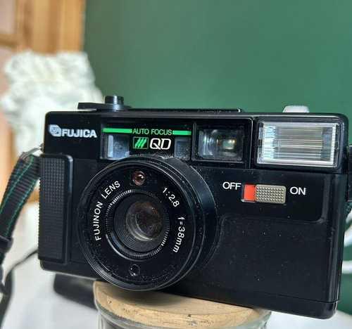 Пленочный фотоаппарат Fujica Auto-7 QD