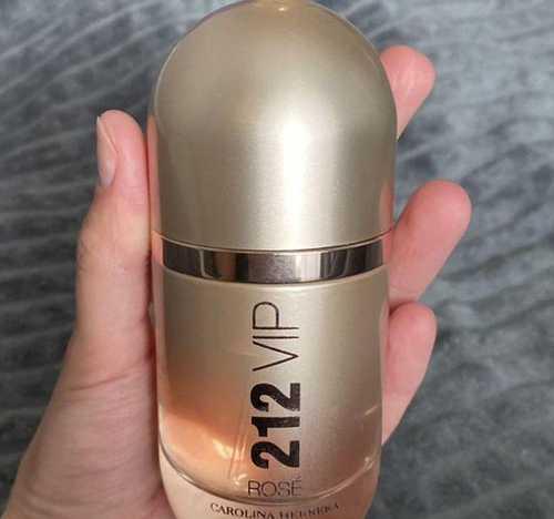 Carolina herrera 212 vip rose