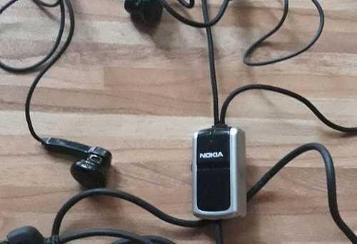 2 гарнитуры Nokia и провод USB