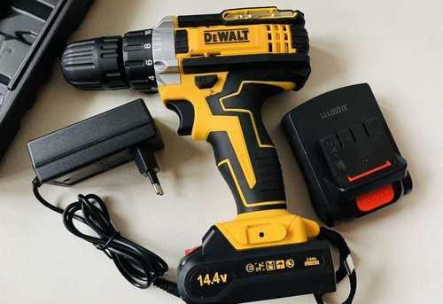 Шуруповерт с набором бит Dewalt