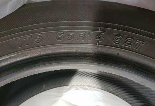 Yokohama BlueEarth RV02 175/65 R14 82T